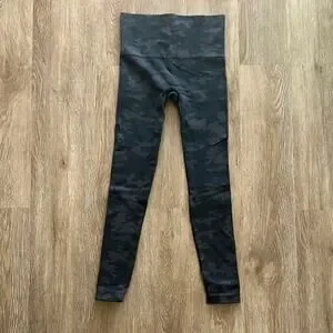 SPANX | Pants & Jumpsuits | Spanx Look At Me Now Camo Seamless Leggings ...